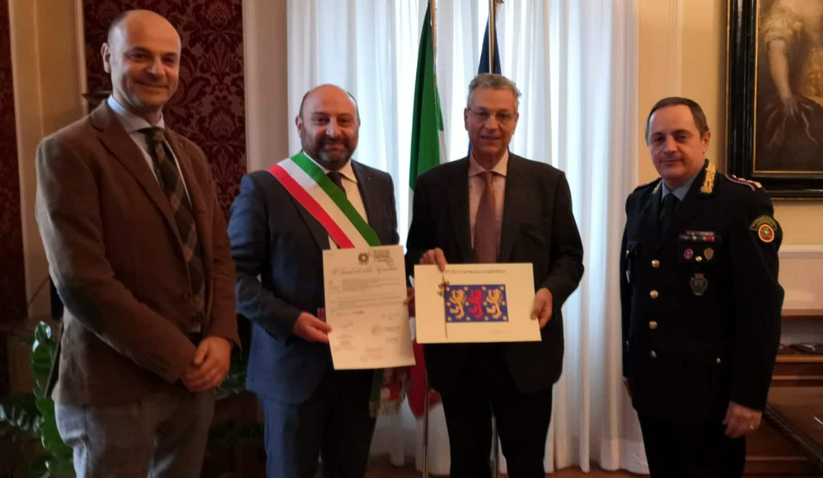 Su Somma sventola bandiera simbolica - Rete55