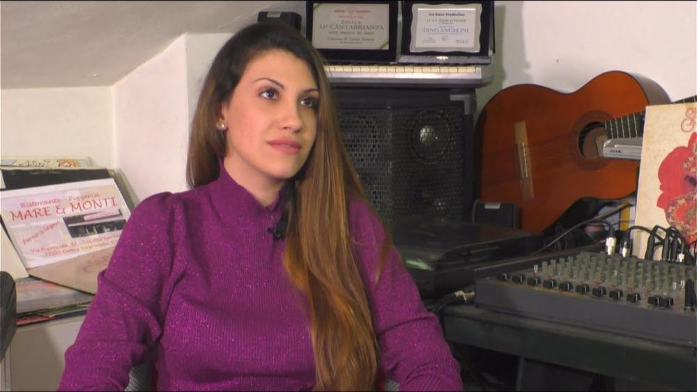 Lisa Panetta: ha iniziato a scrivere canzoni a 12 anni! - Rete55