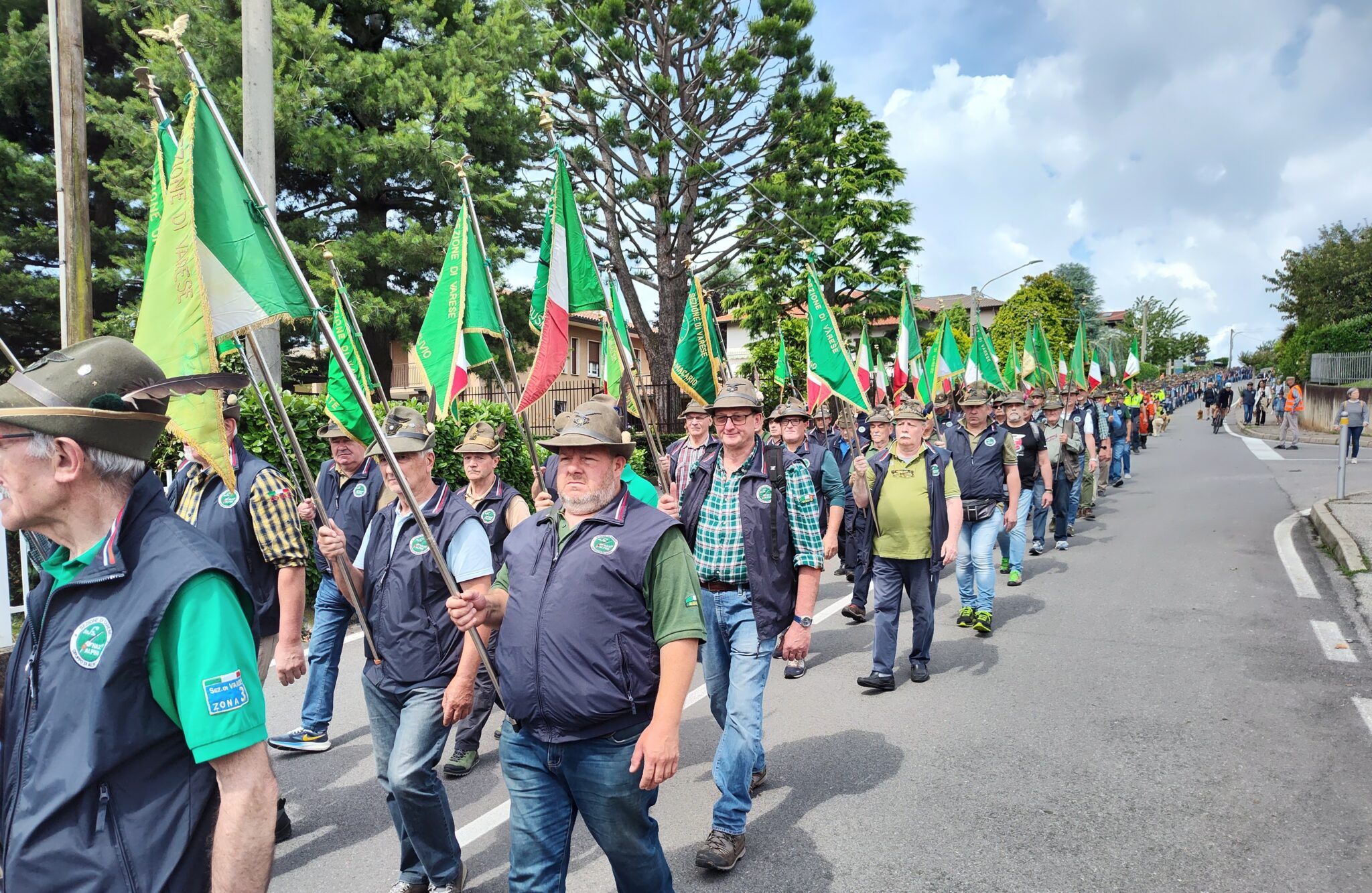 Carnago: Centinaia di Penne Nere al primo Raduno - Rete55