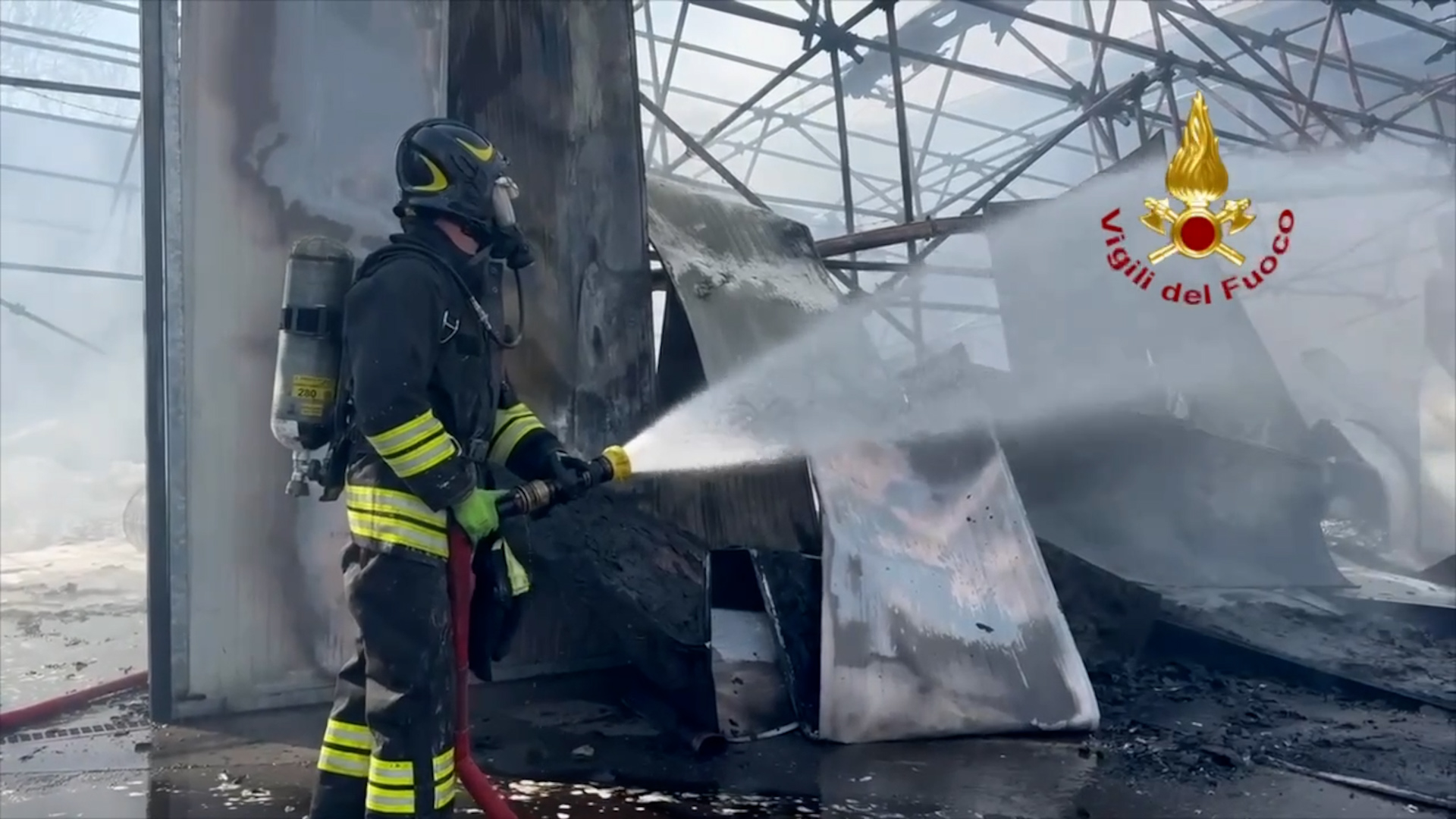 Lainate: Esplosione e incendio, paura alla Perfetti - Rete55